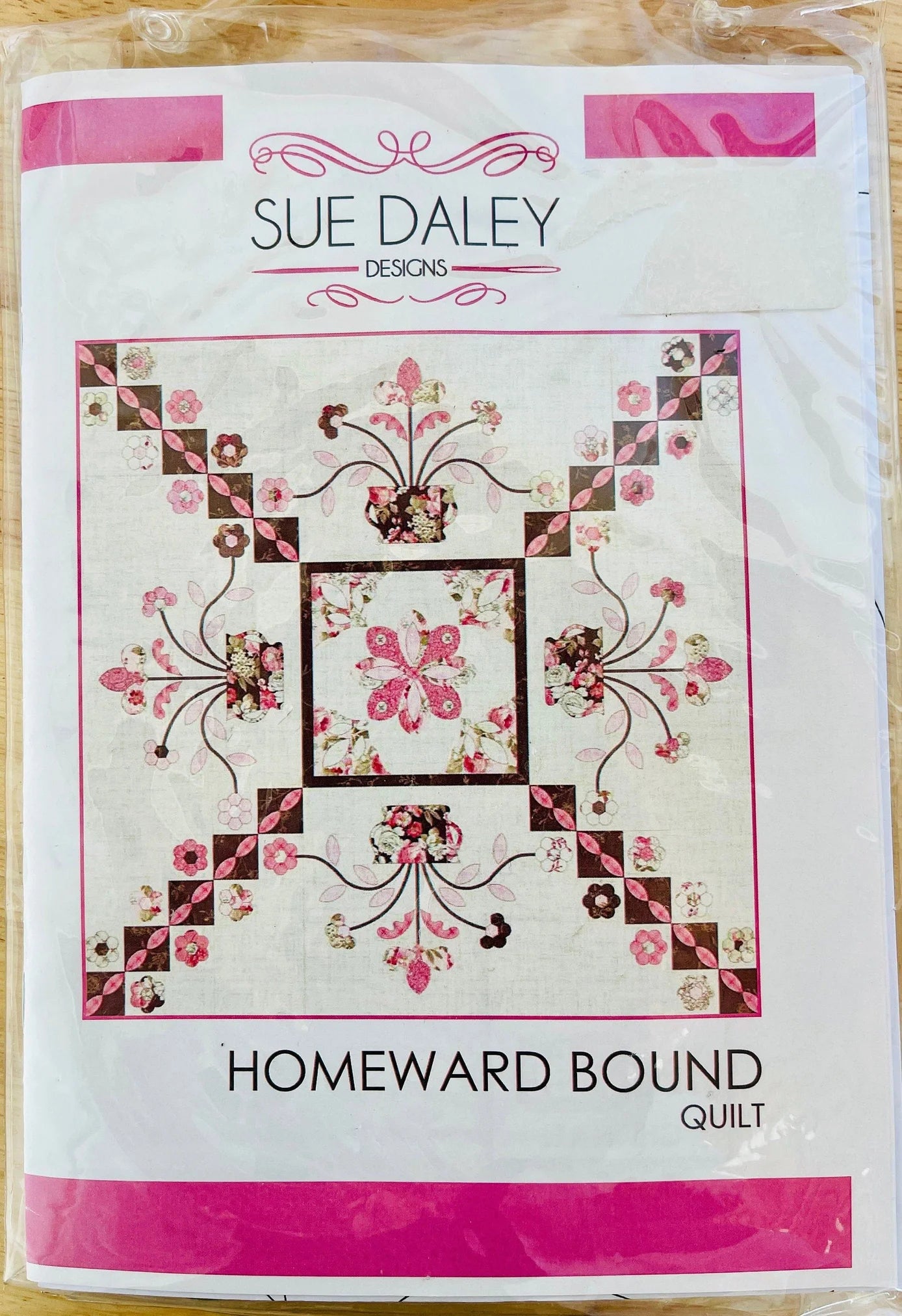 Sue Daley Designs Homeward Bound Quilt | FabricanaUS LLC